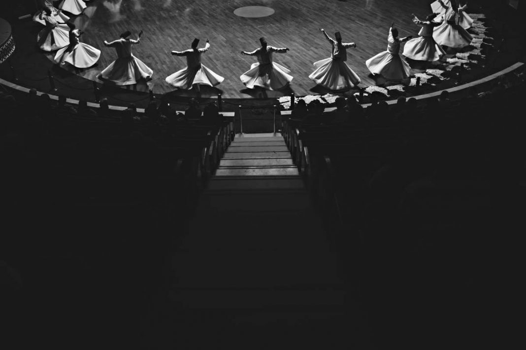 Walter Astrada, la vuelta al mundo con una cámara y una moto - PHOTOLARI