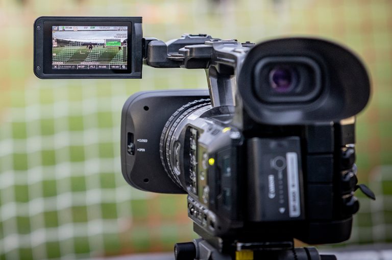 Canon lanza la XF605, una nueva videocámara profesional con sensor de 1 ...