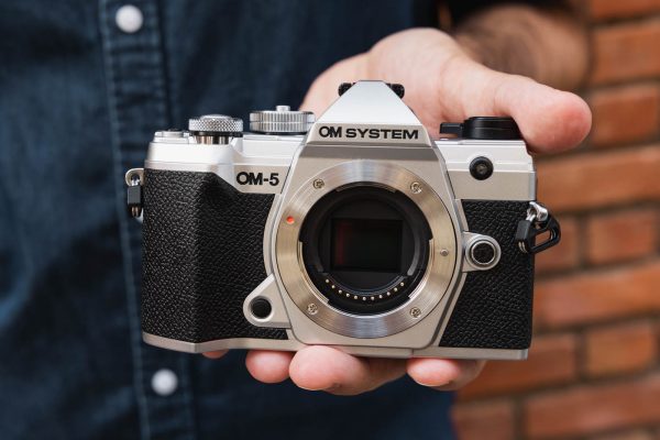 OM System OM-5: las claves de la (ligeramente) renovada Olympus E-M5 ...